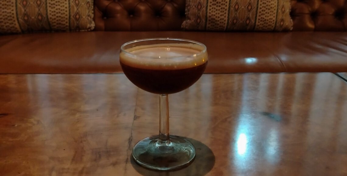 Coctelería sustentable con Lucas Groglio en Fifty Mills